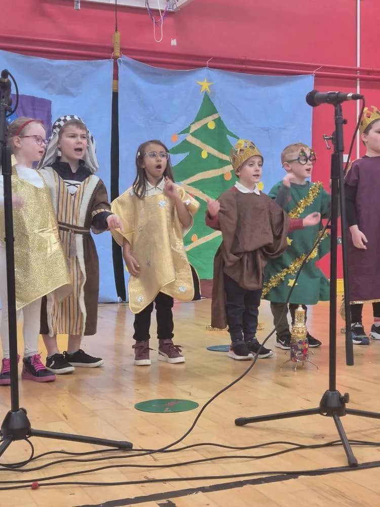 "Magical Christmas Journey" - Dráma Naíonáin Mhóra - Buaile Beag N.S